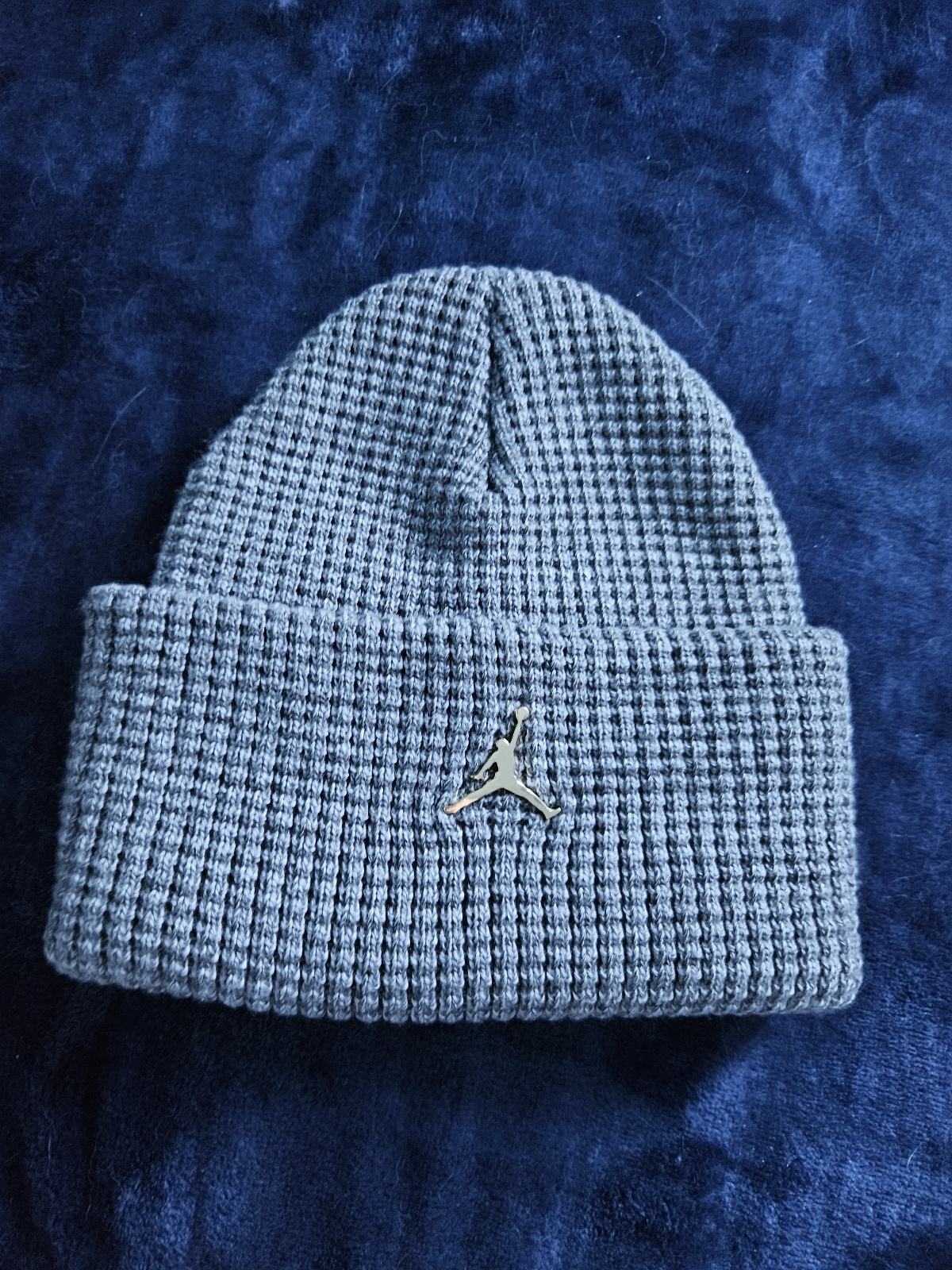 Air Jordan zimska kapa siva