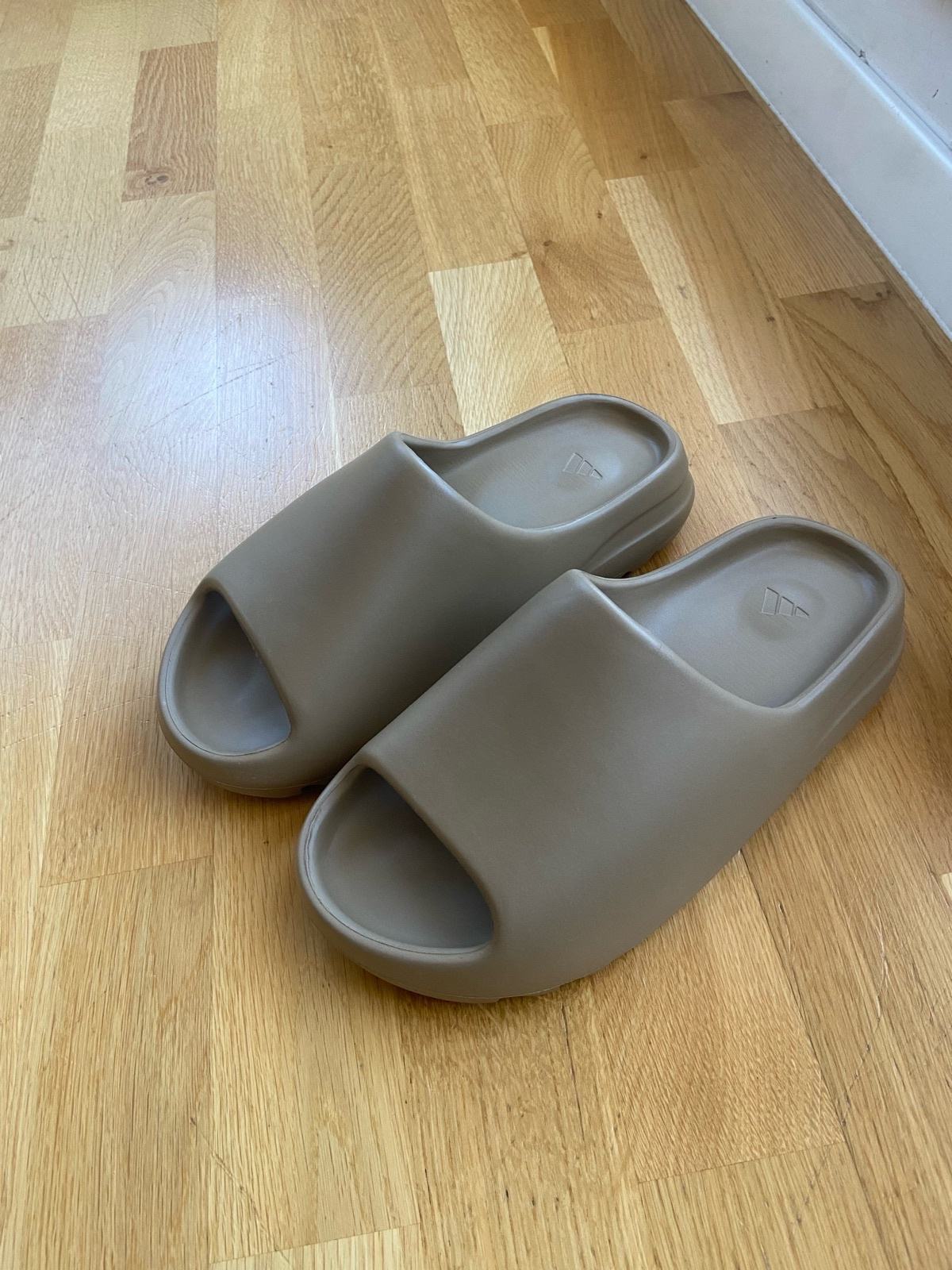Yeezy Slides 40.5