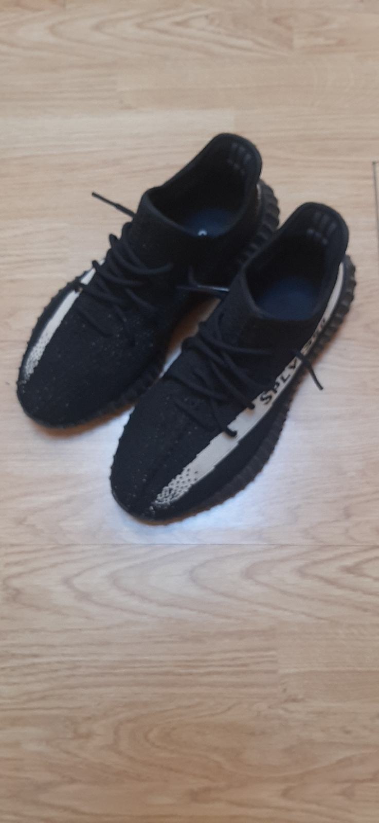adidas yeezy 350 v2 oreo