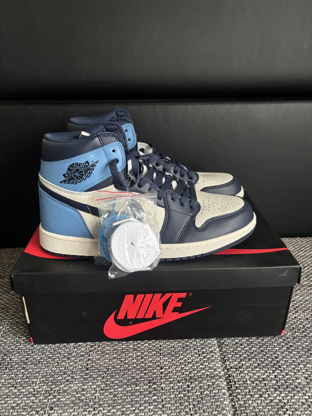 AJ1 Retro High OBSIDIAN 44
