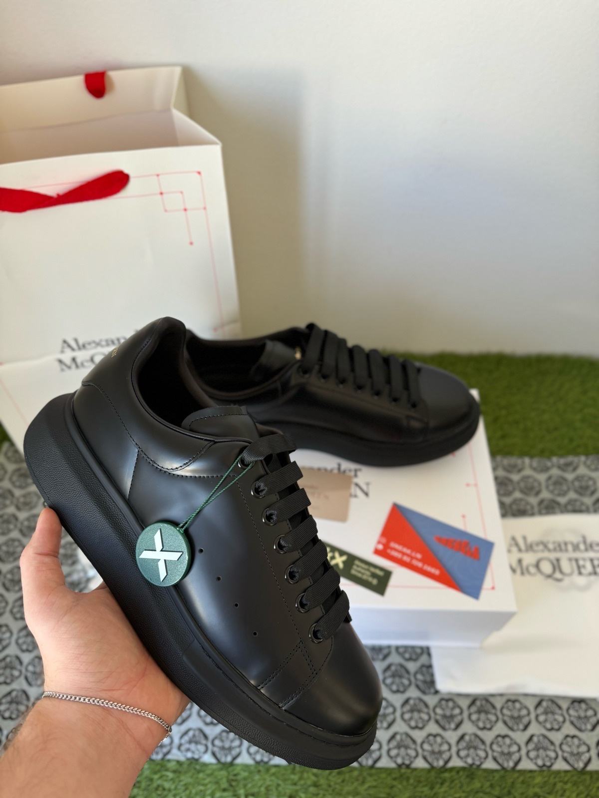 Alexandar McQueen “Full Black”