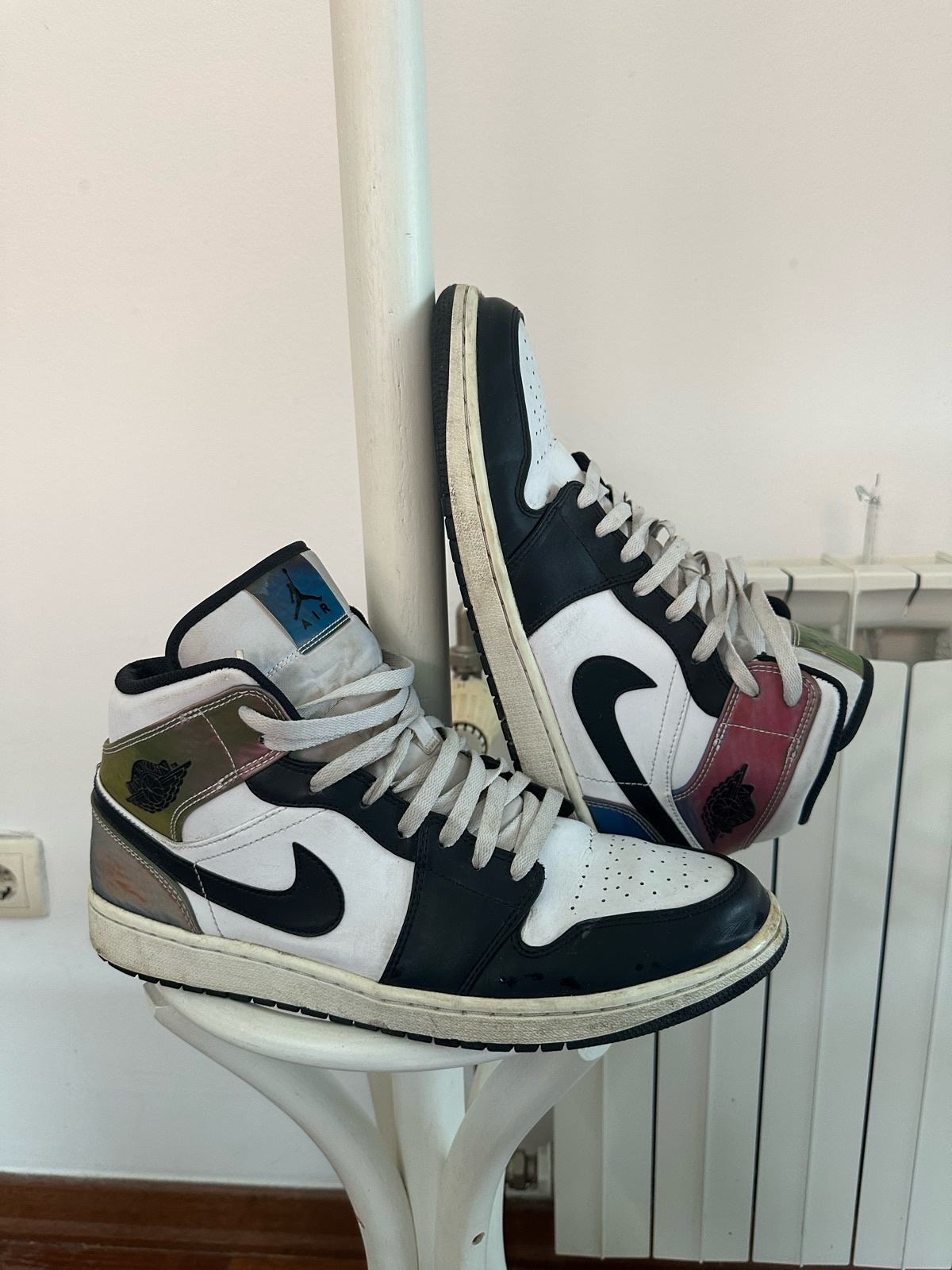 Jordan 1 Mid Heat Reactive