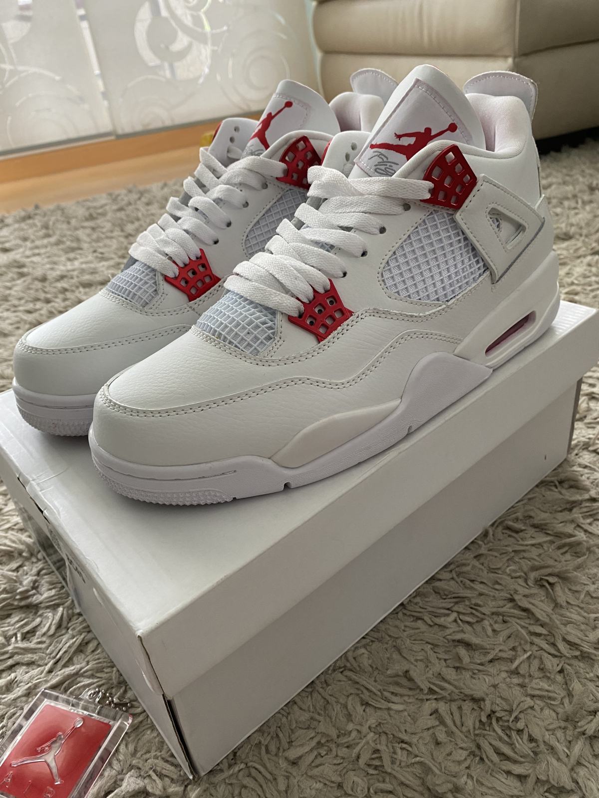 Jordan 4 metallic red