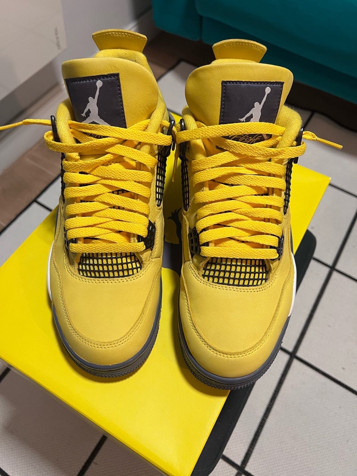 Jordan 4 Retro Lightning