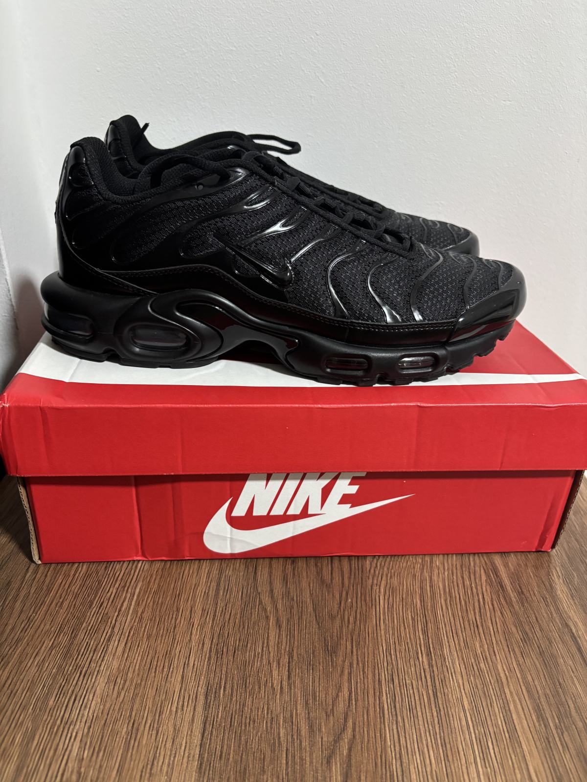 Nike tn triple black