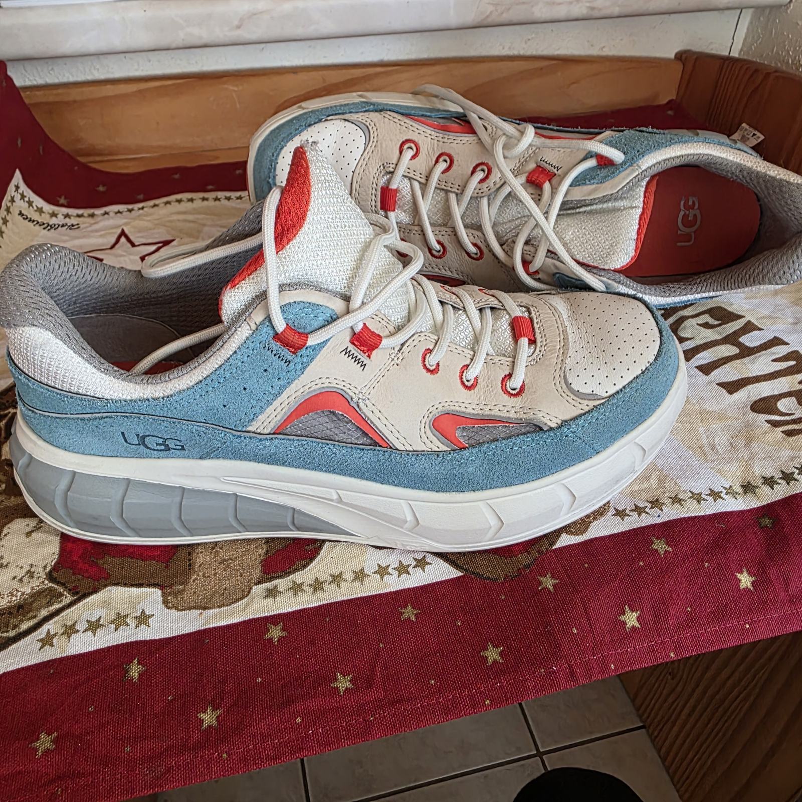 UGG tenesice br.43