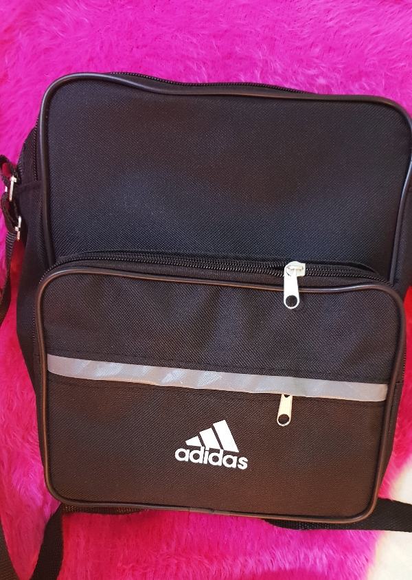 ADIDAS MUSKA PREKO RAMENA TORBA,NOVA.VELIKA =30 cm x 25 cm,AKCIJA