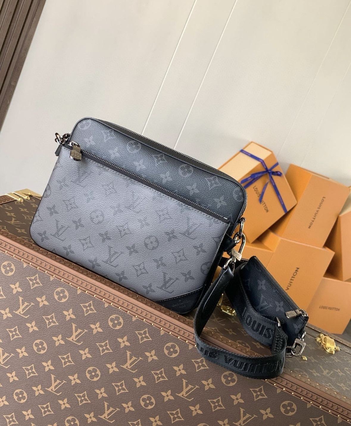 LV muska torbica