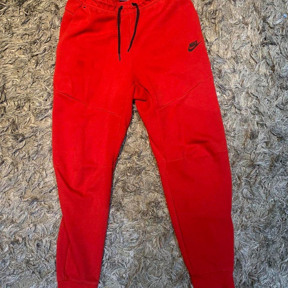 Nike Tech Fleece University Red, M, novo
