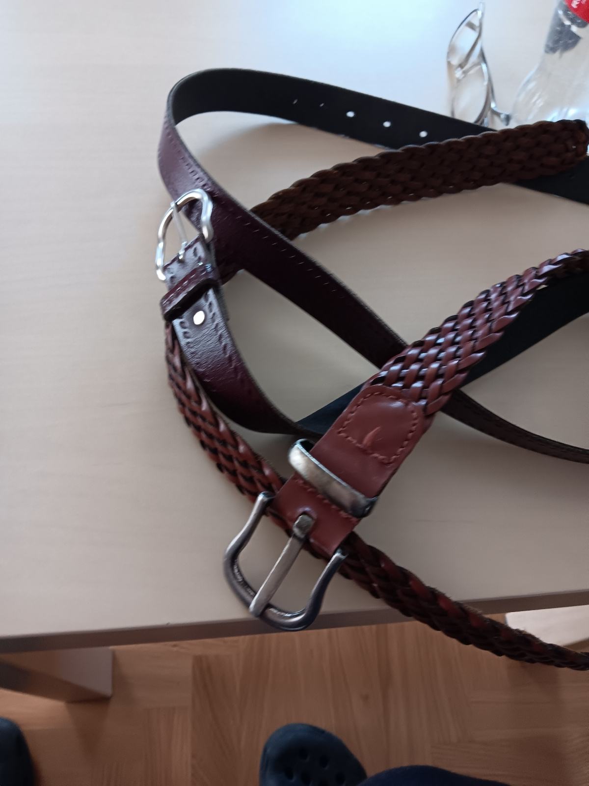 Muska 2 kožna remena.