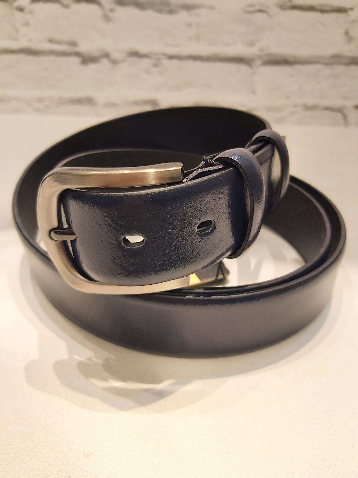 Plavi muški kožni remen