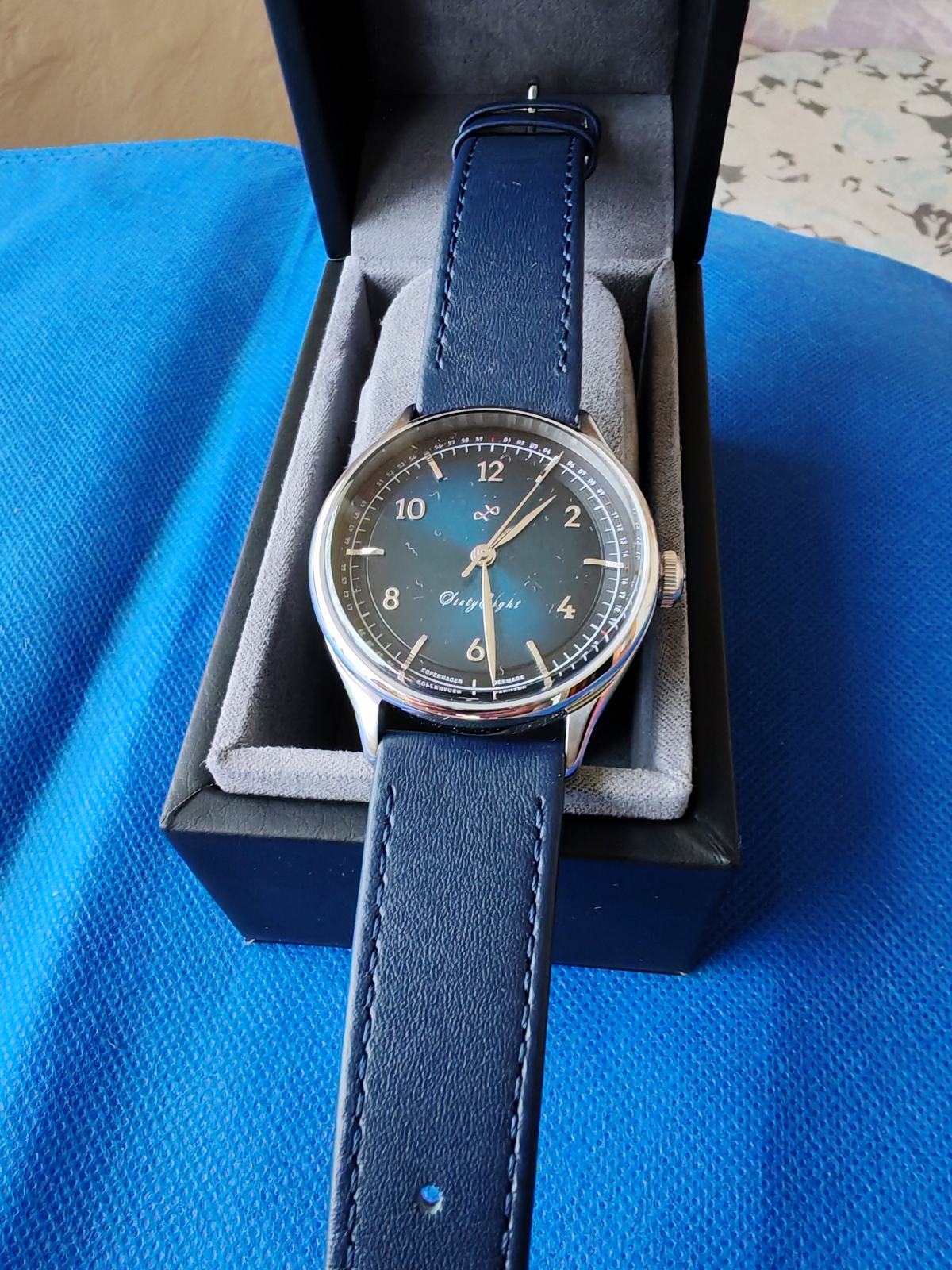 ABOUT VINTAGE 1968 BLUE SUNRAY