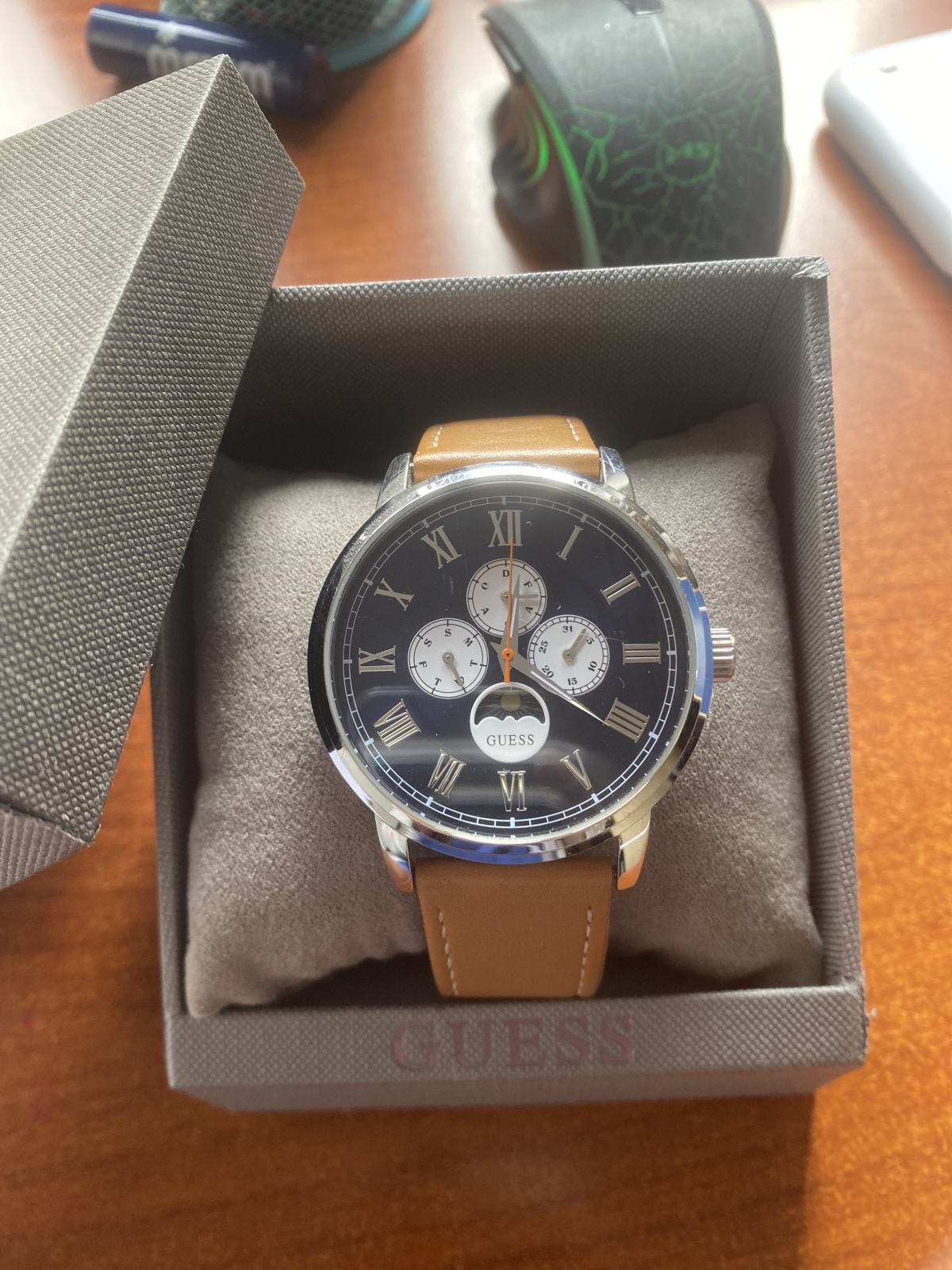 Guess sat PRODAJA HITNO!!