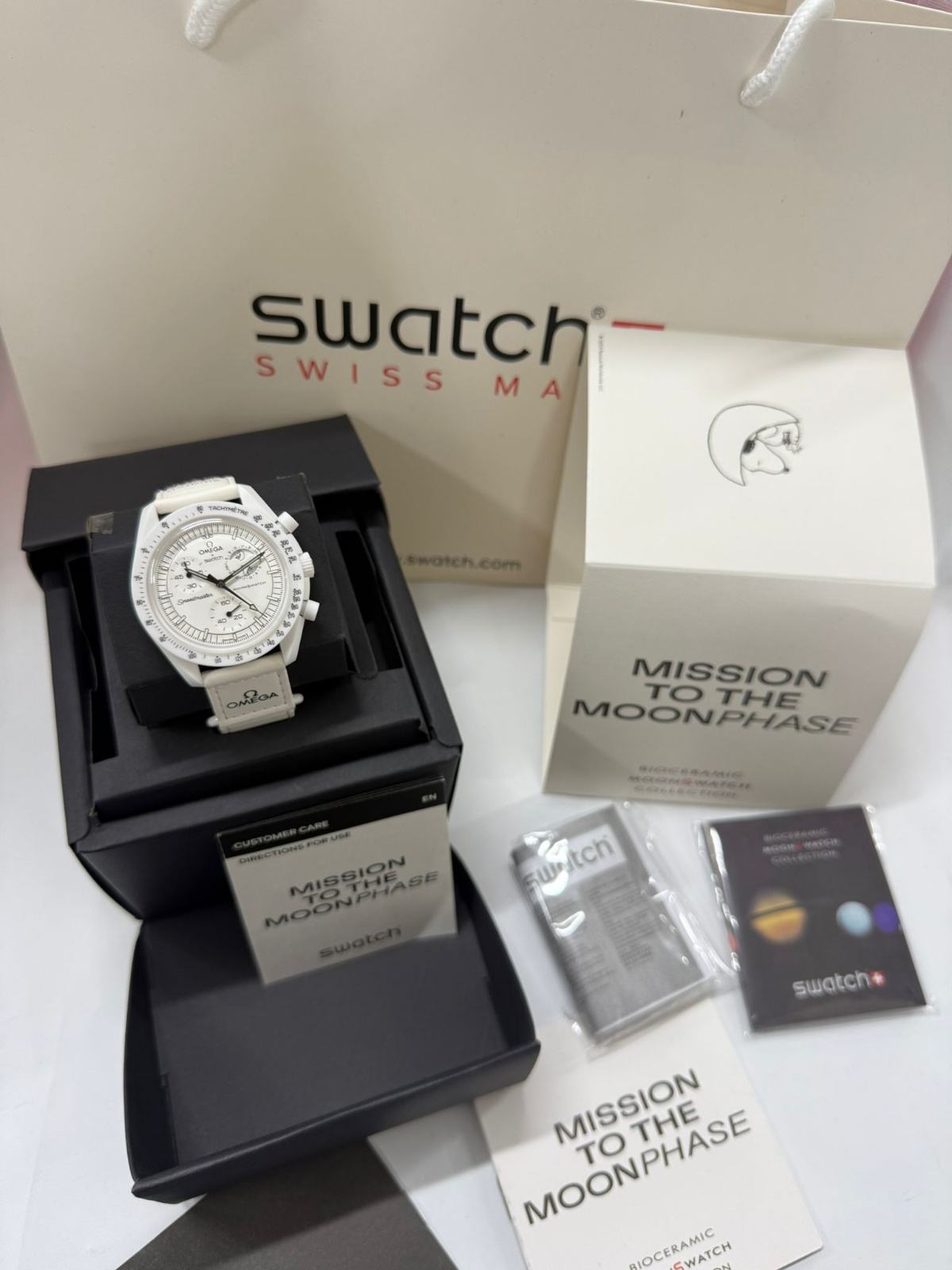 Omega Moonswatch white snoopy
