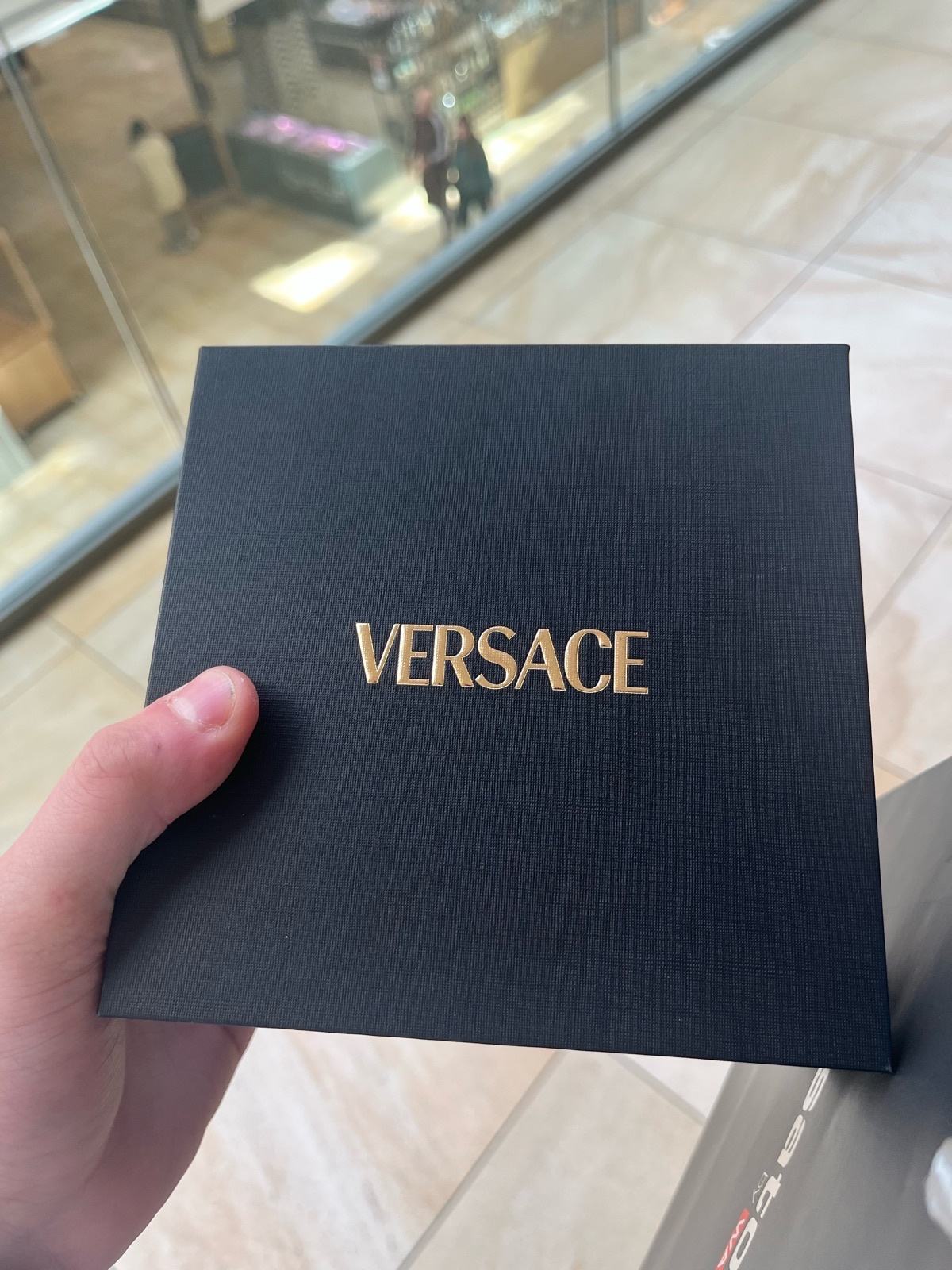 Prodajem originalni Versace sat