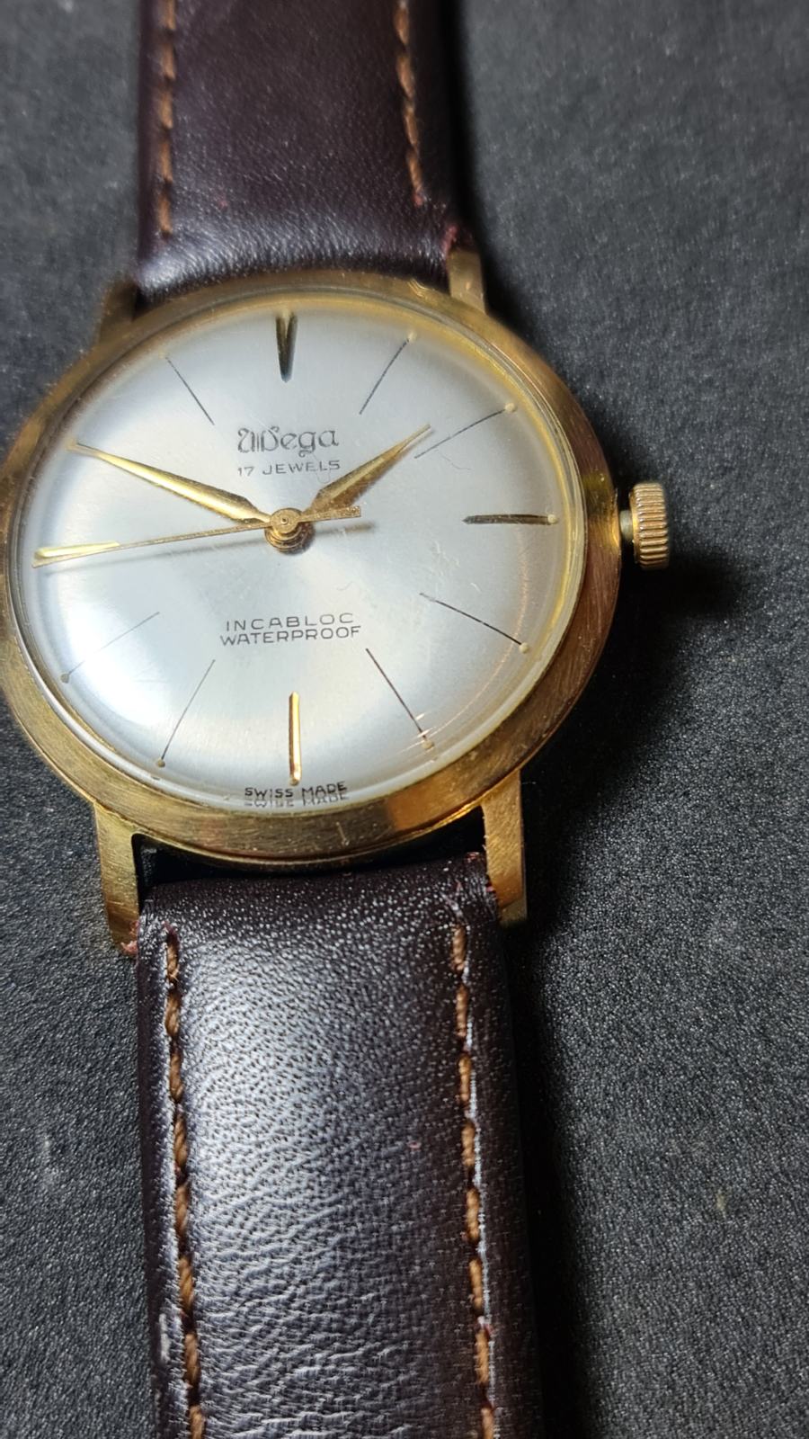 Prodajem stari m. sat VISEGA sačuvan ispravan 45€.