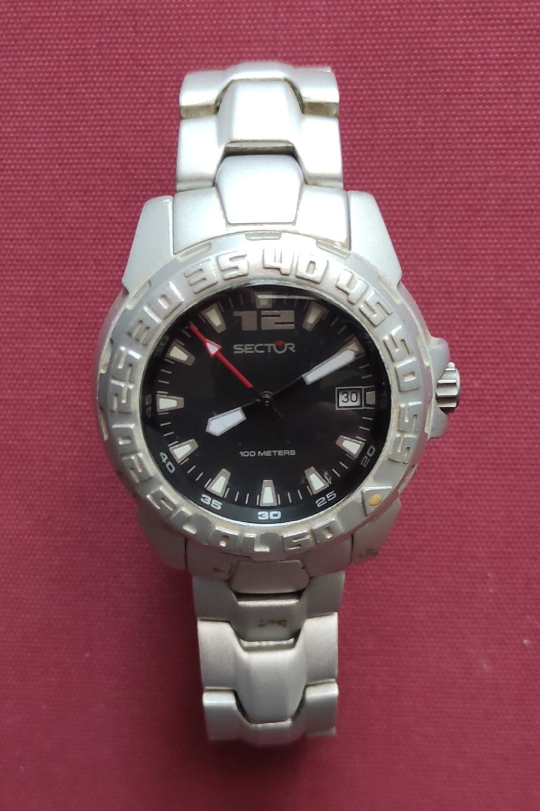 SECTOR Quartz Aluminium sat