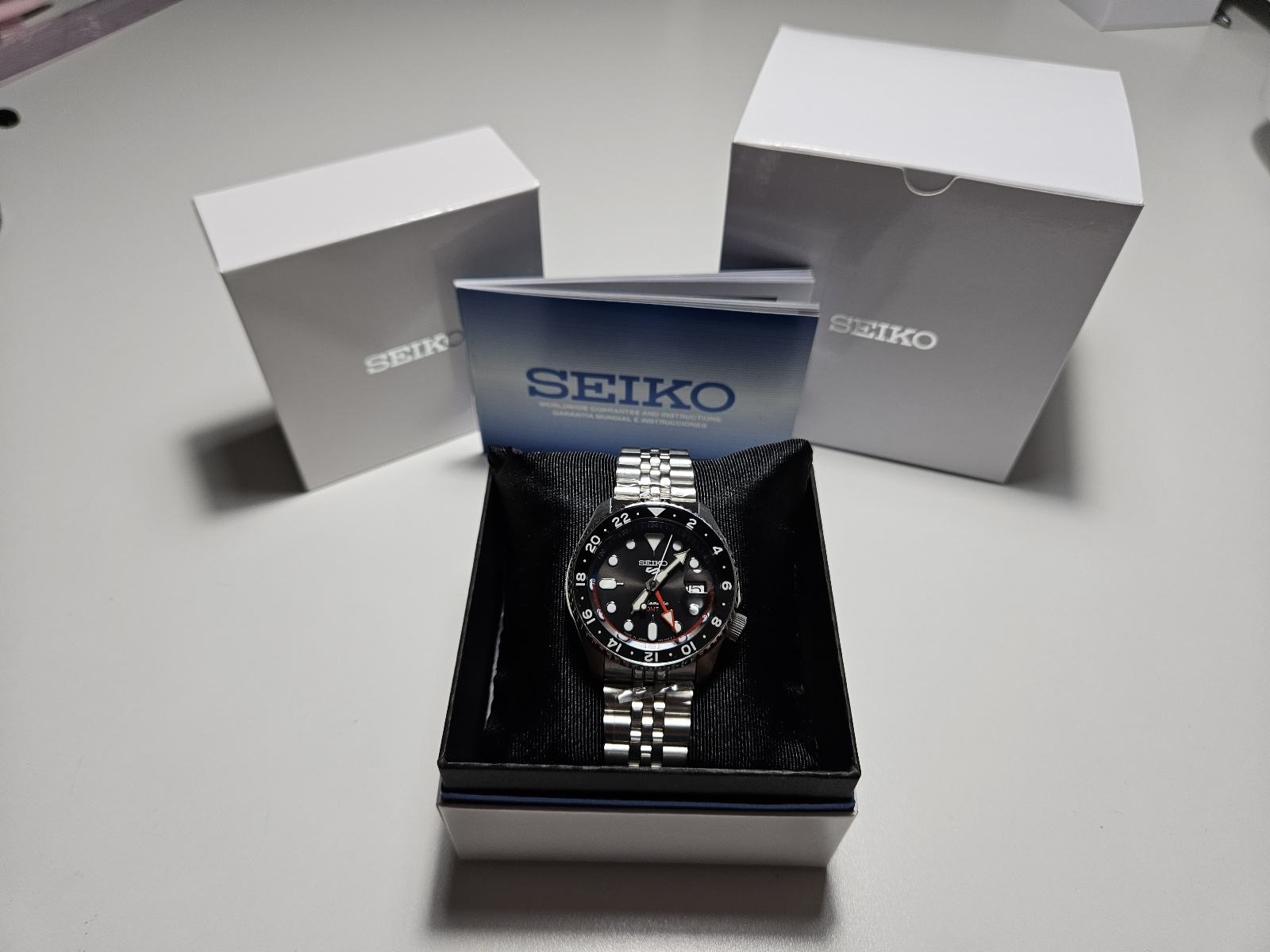 Seiko Sports 5 GMT SSK019