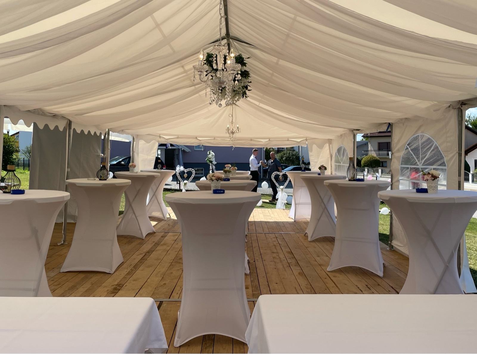 Najam šatora, popratne opreme i cvjetnih dekoracija