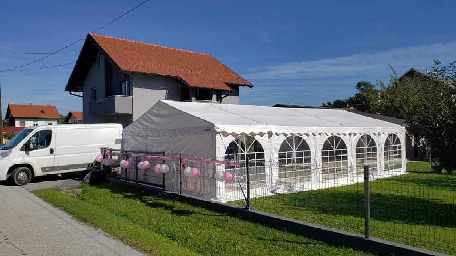 Najam šatora, stolova, stolica, hladnjaka, suncobrana, najam roštilja