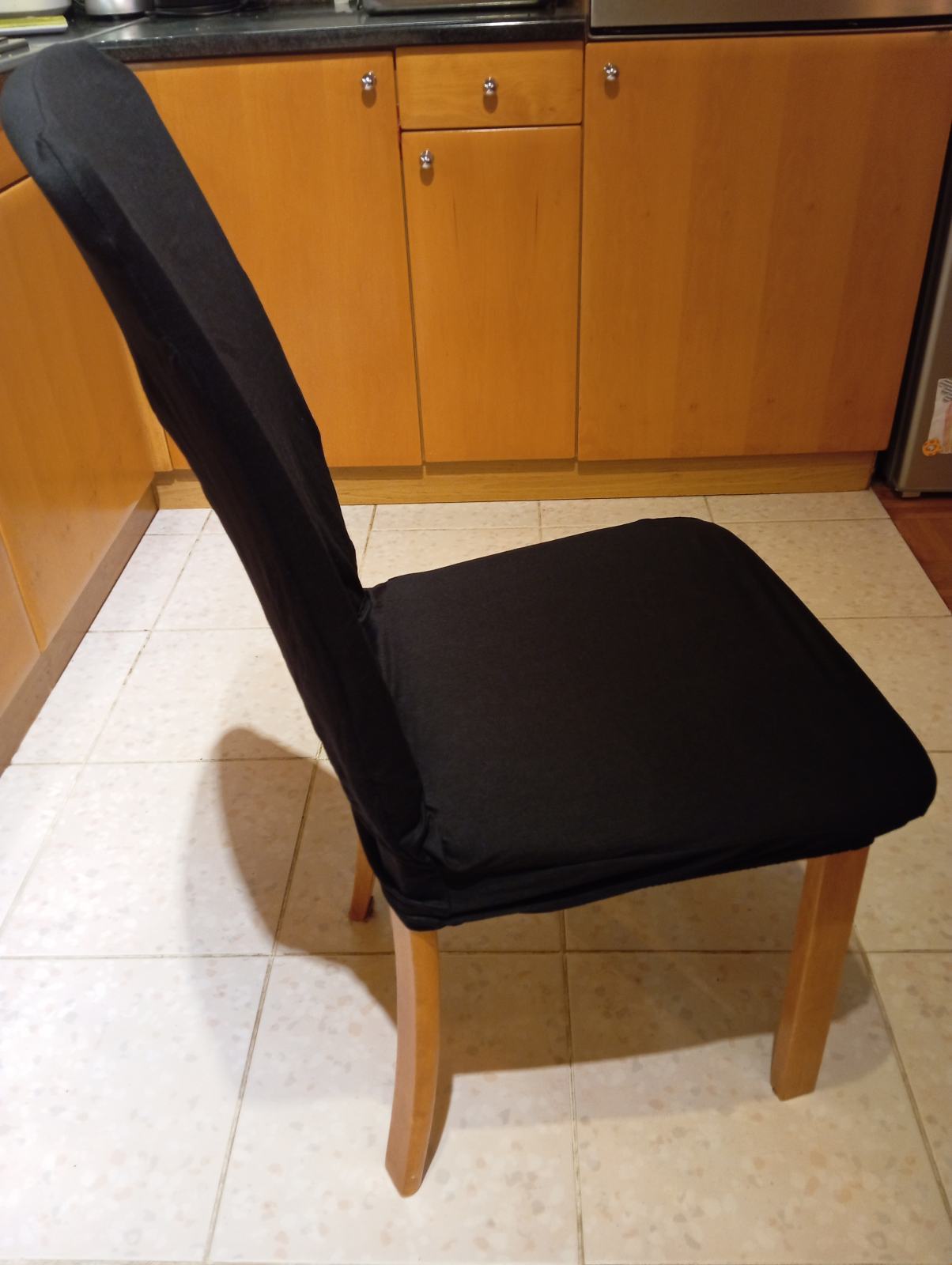 Crne navlake za stolce