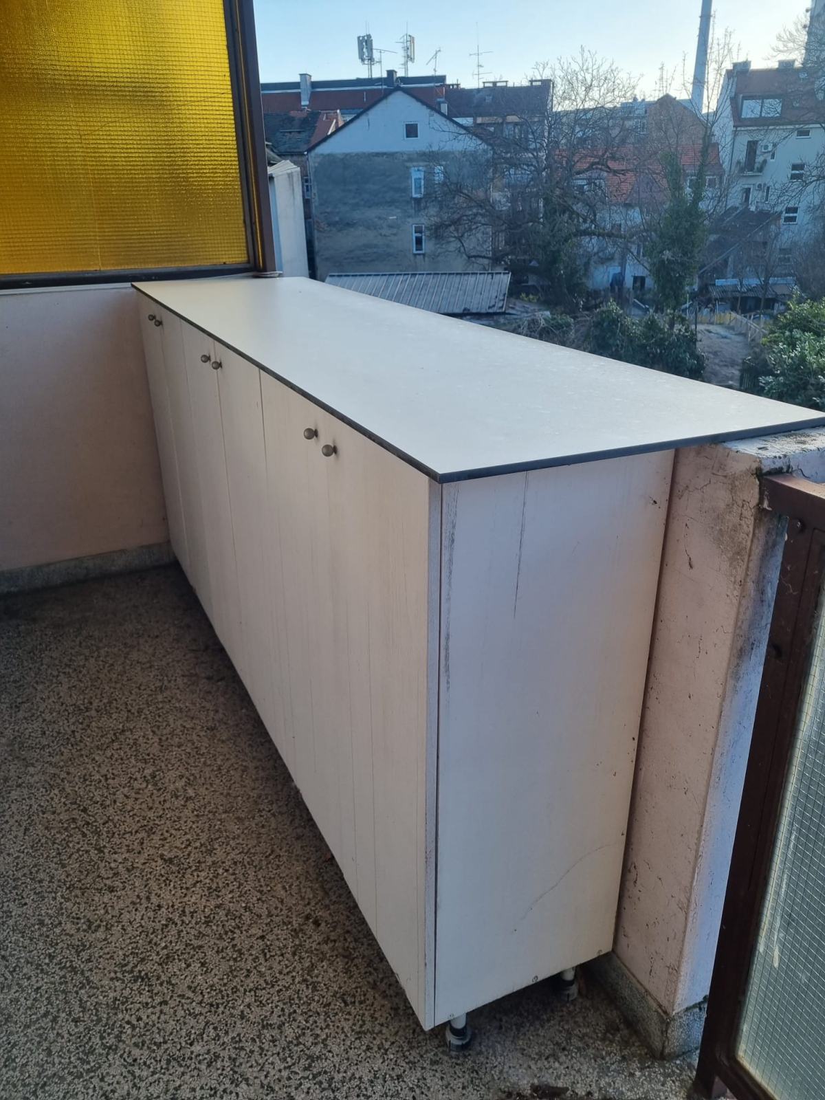 DRVENI ORMAR / KOMODA ZA BALKON - POKLANJAM