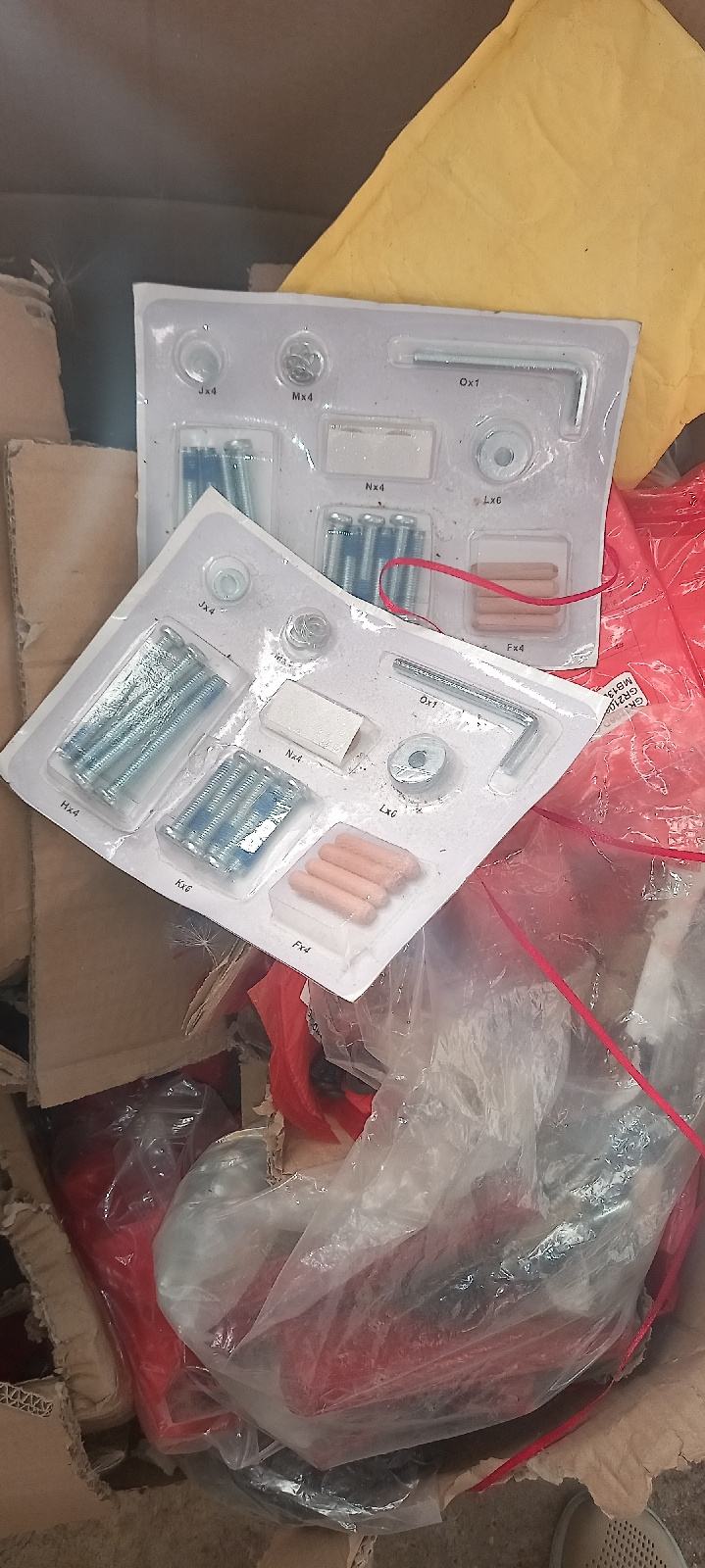 Razni sarafi ,plastike,sve za montažu namjestaja