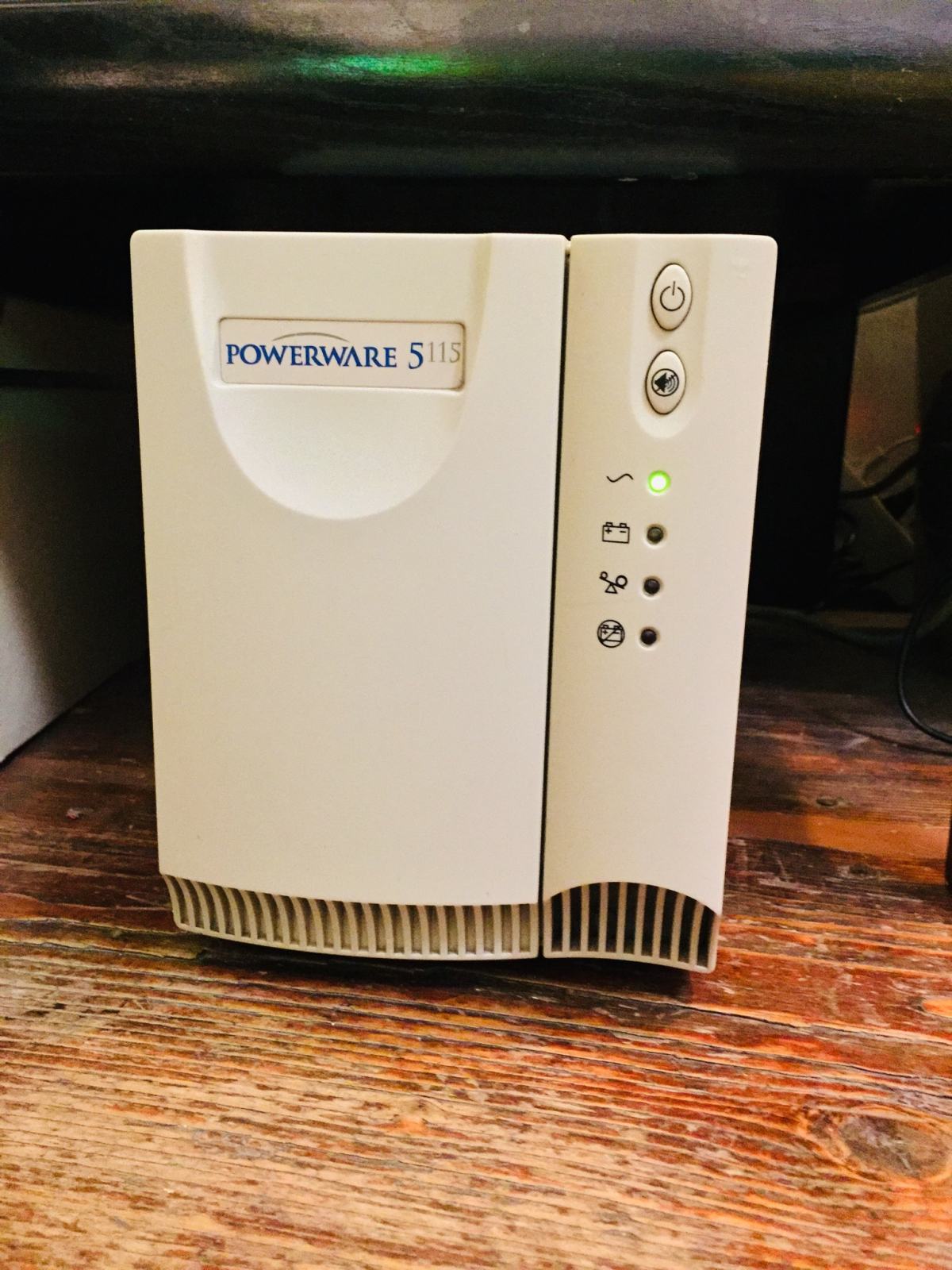 Eaton PowerWare 5115 750VA/500w cisti sinus 24V/230V UPS