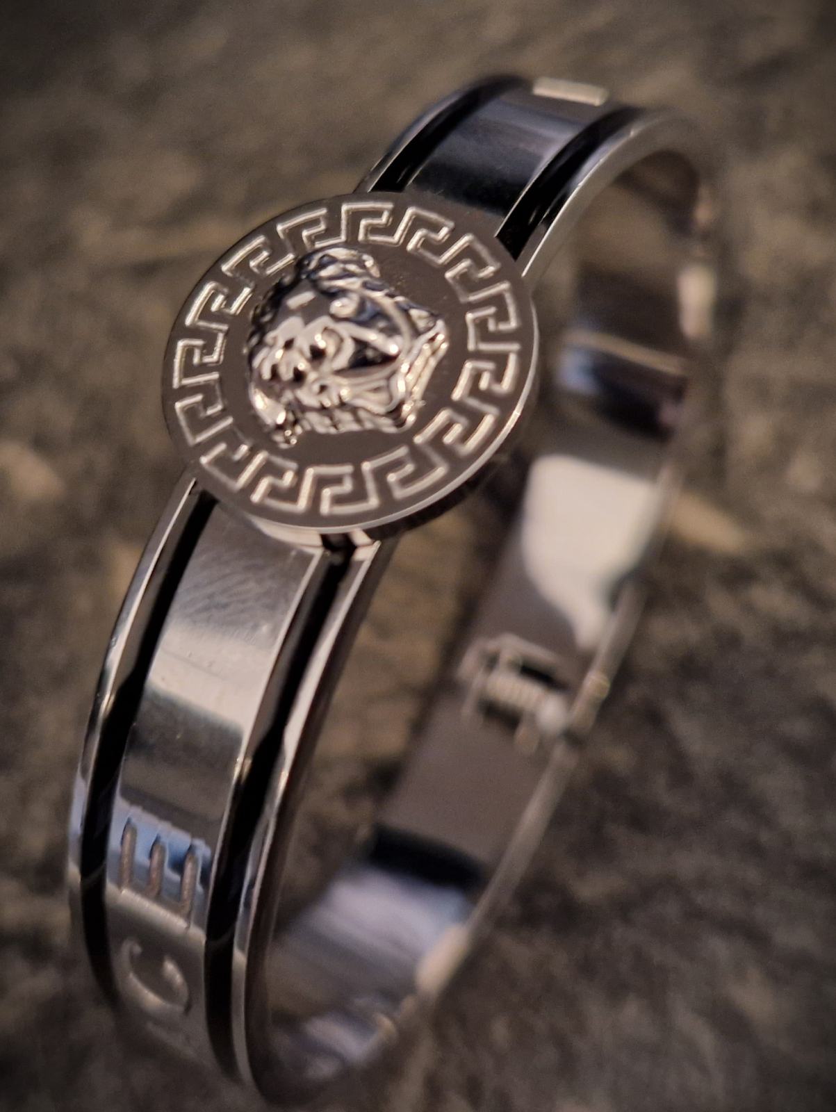 narukvica VERSACE vrlo lepa nova