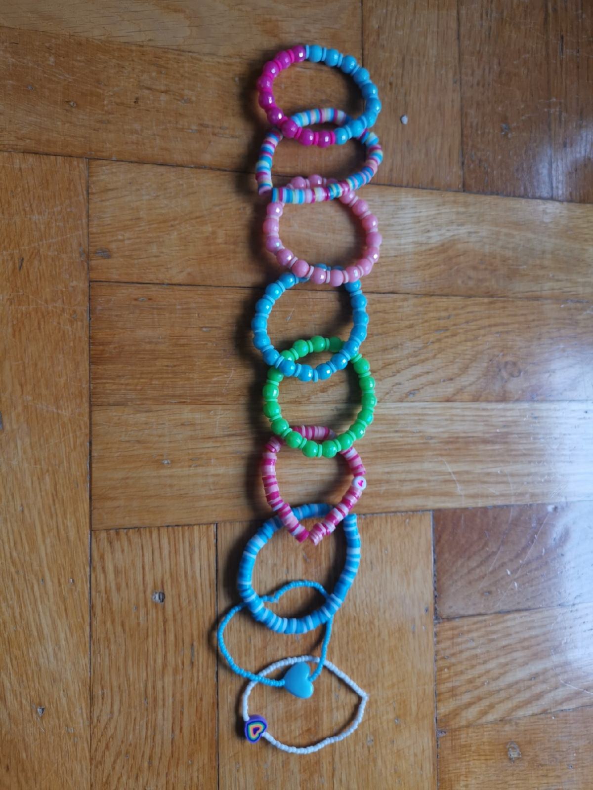 Narukvice od perlica.