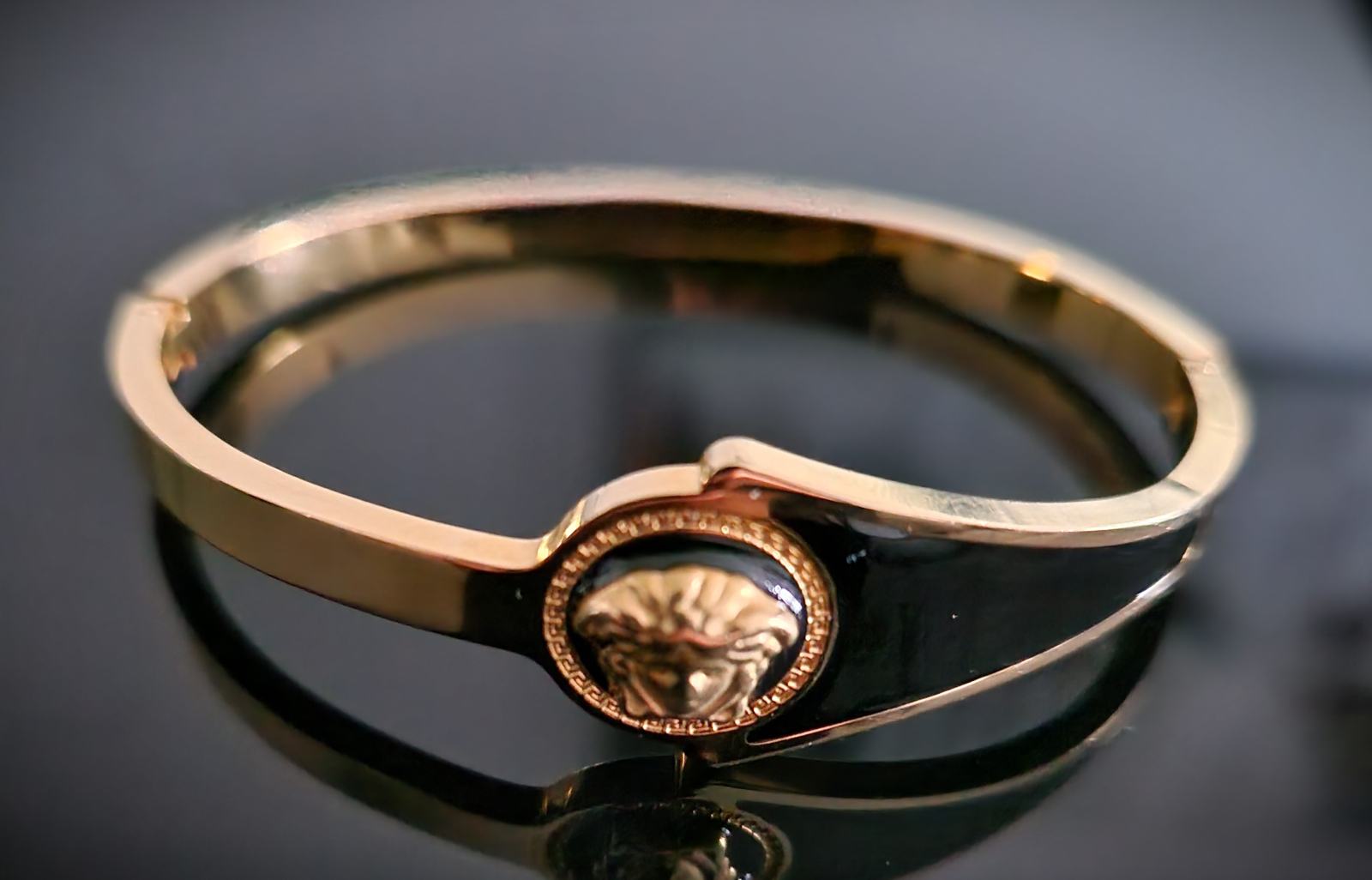 VERSACE narukvica vrlo lepa nova