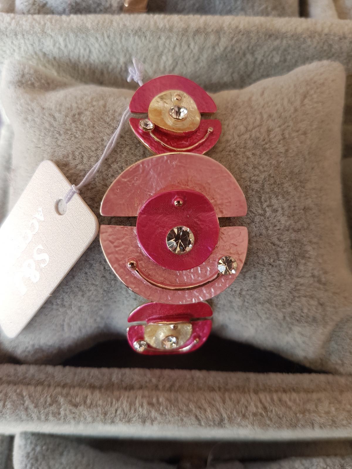 Ženska narukvica od nehrđajućeg čelika + naušnice po izboru