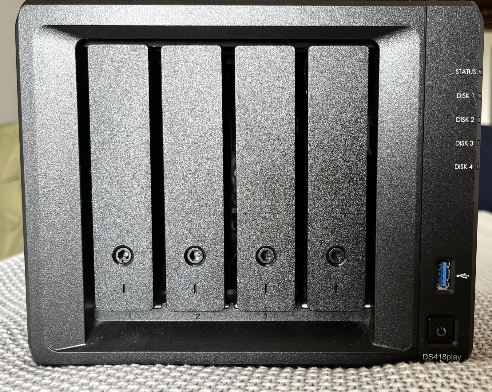 Synology DS418play DiskStation 4-bay NAS server, WD Red 3 x 4TB