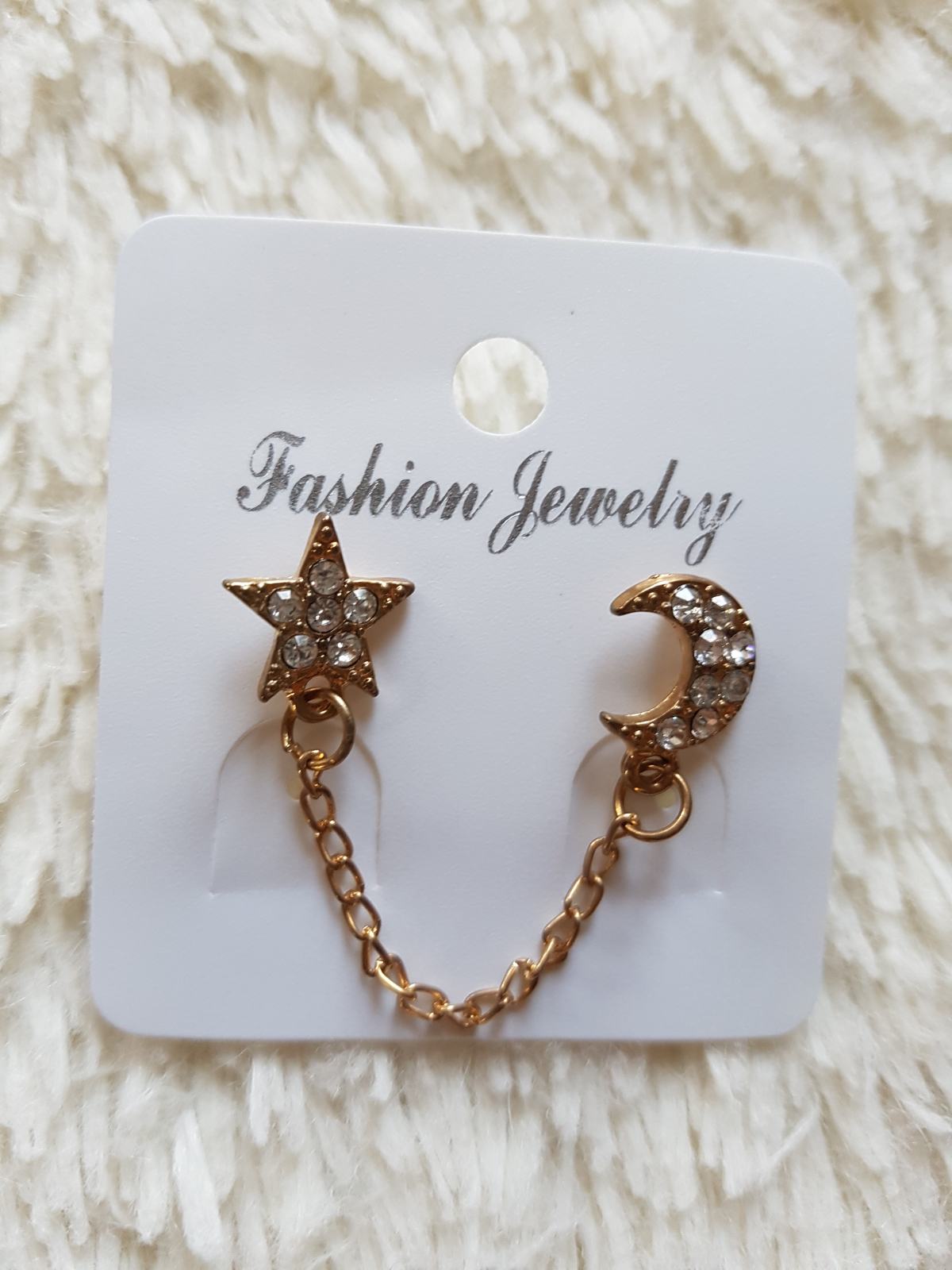 Moderne naušnice za jedno uho