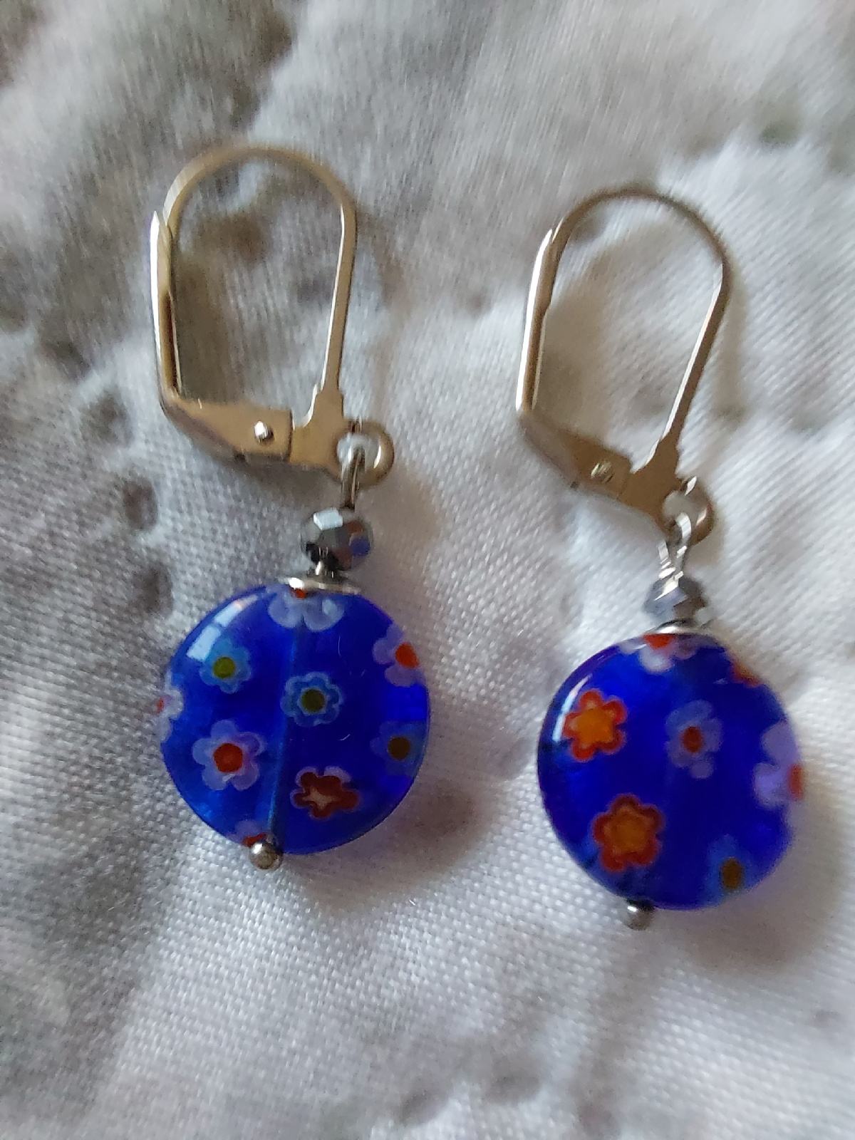 Nausnice nehrdajuci celik