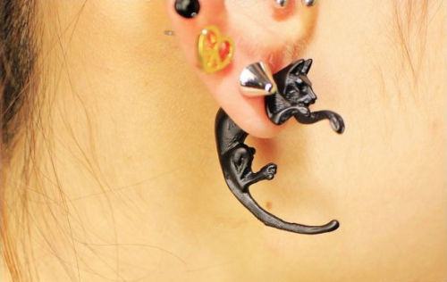 Rinčica crna metalna mačka / puma - 20kn s poštarinom