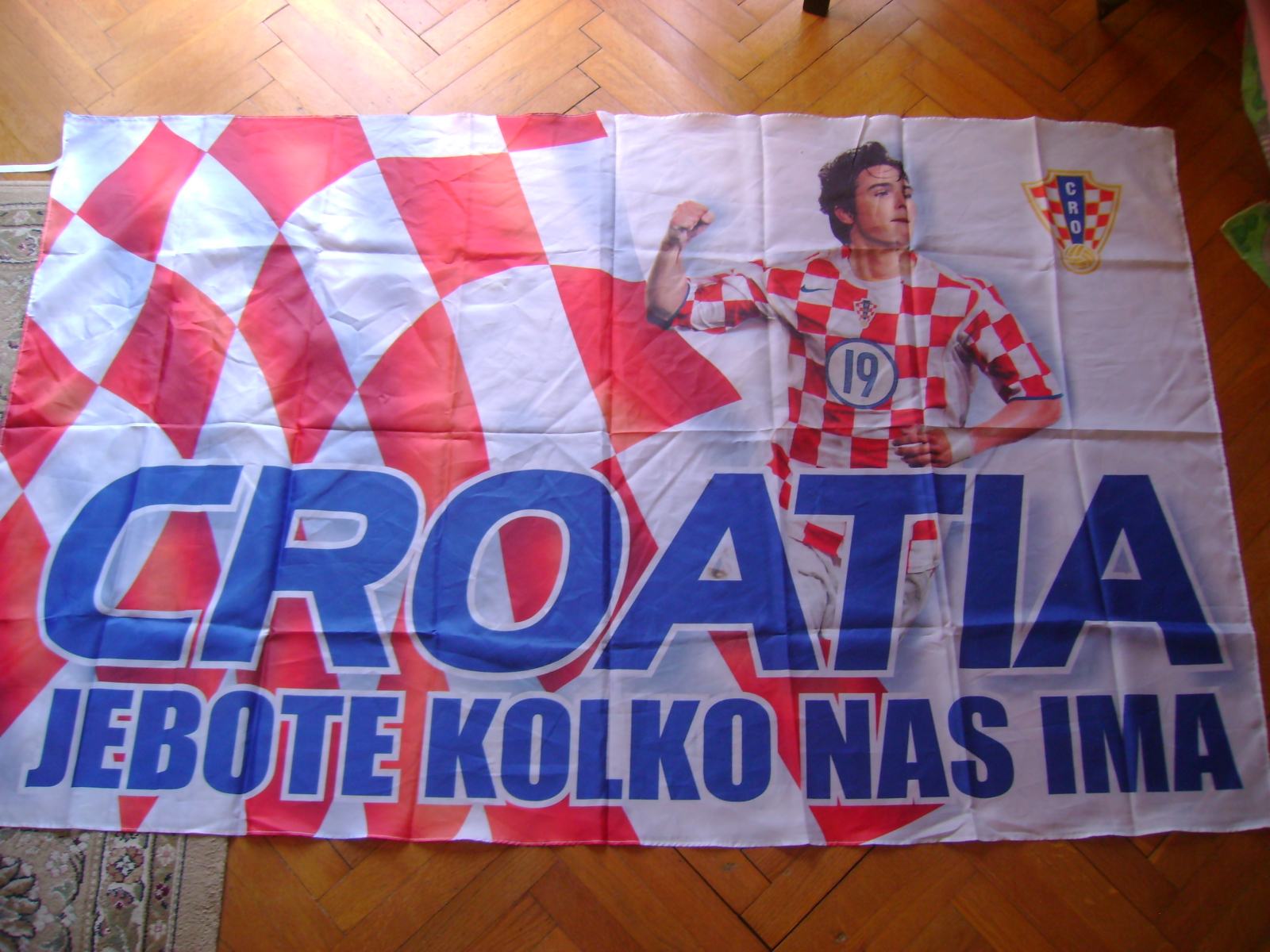 Navijačka zastava - Croatia; Jebote kolko nas ima - CRO zastava
