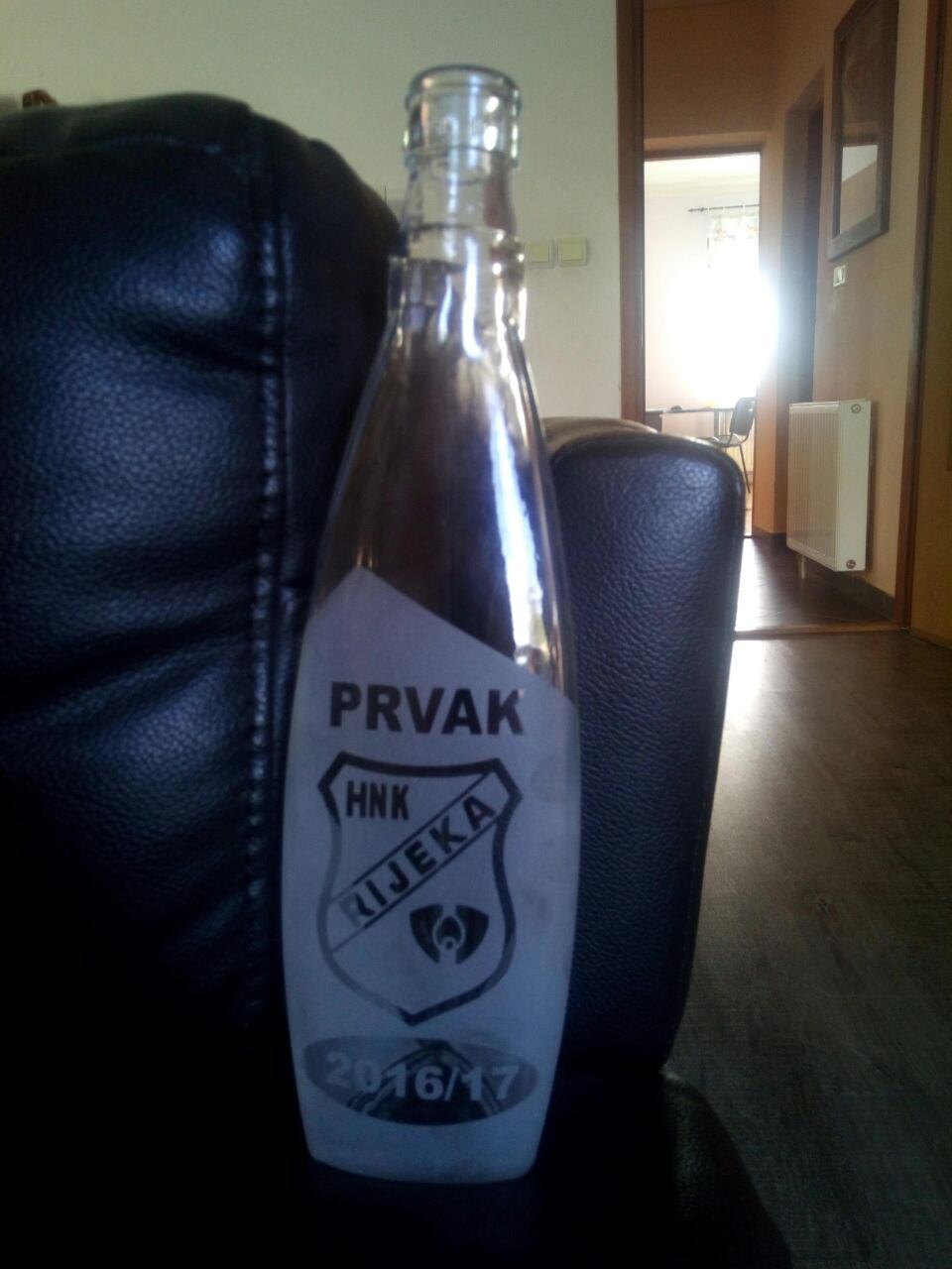 Ukrasna staklena boca NK Rijeka prvaci 2016/17