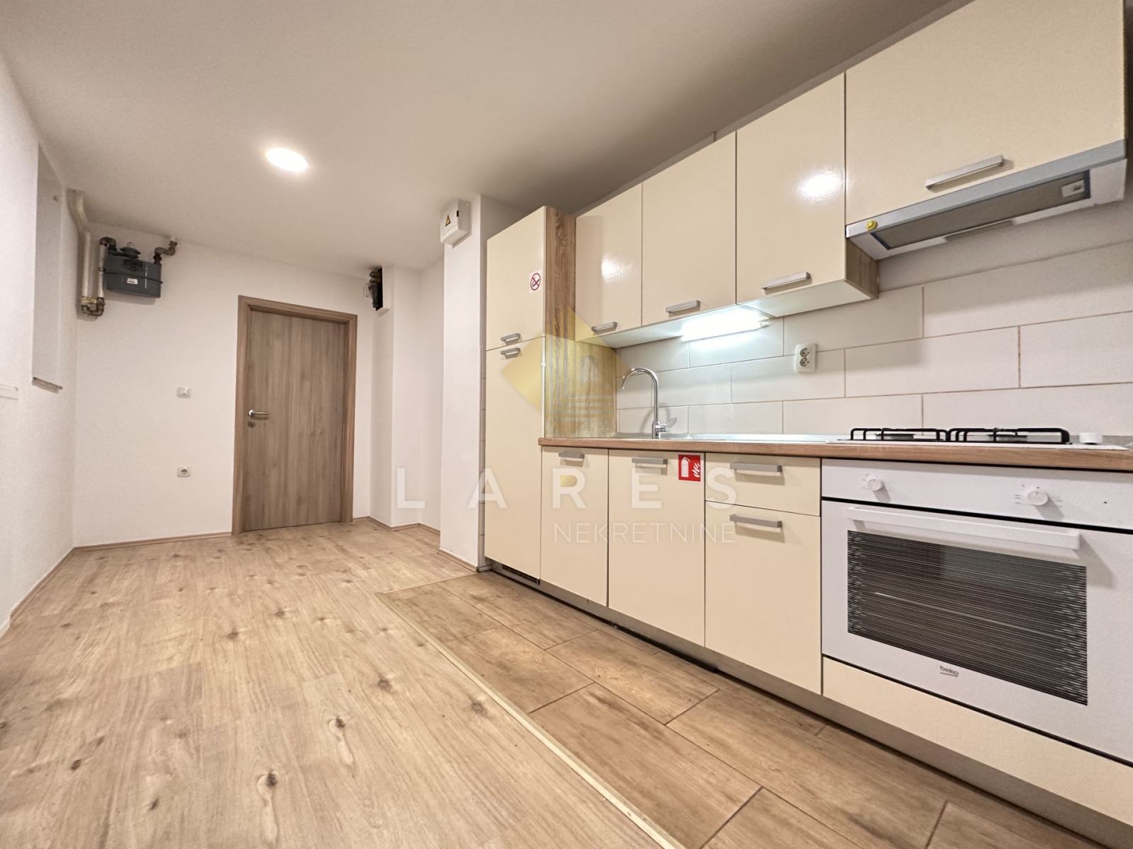 STAN 50m2 CENTAR-PRIMORSKA ULICA-PRILIKA- (prodaja)