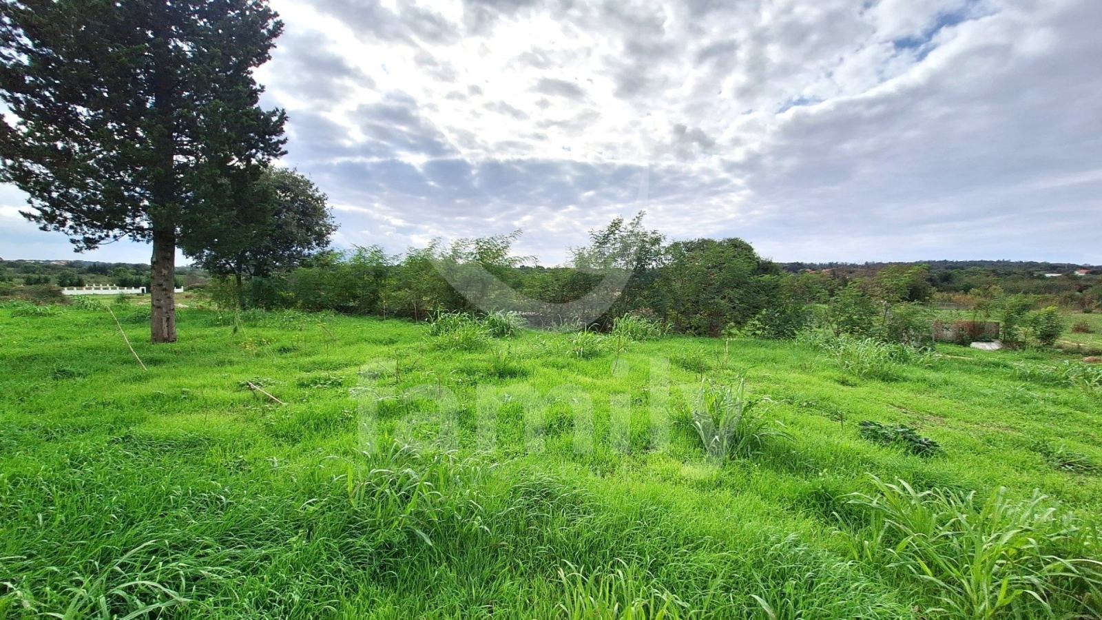 ATRAKTIVNO GRAĐEVINSKO ZEMLJIŠTE STAMBENE NAMJENE NA ODLIČNOJ LOKACIJI