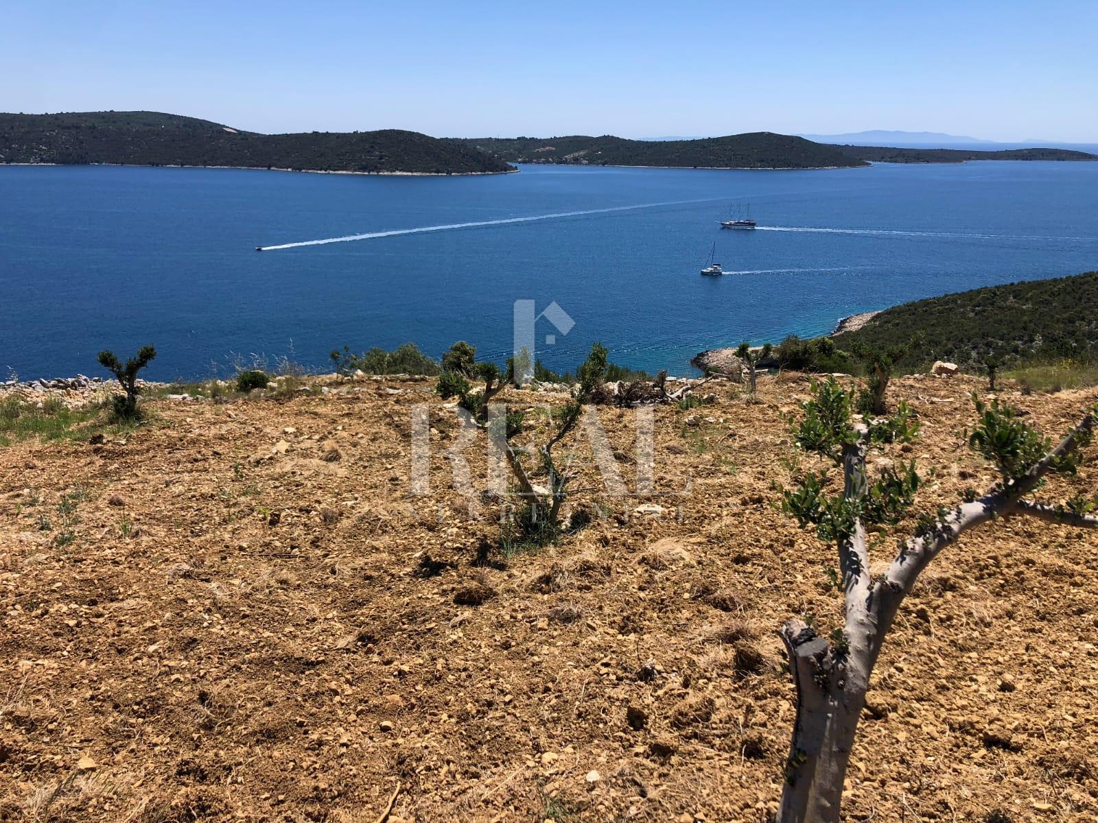 Atraktivno poljoprivredno zemljište s pogledom na more!!!