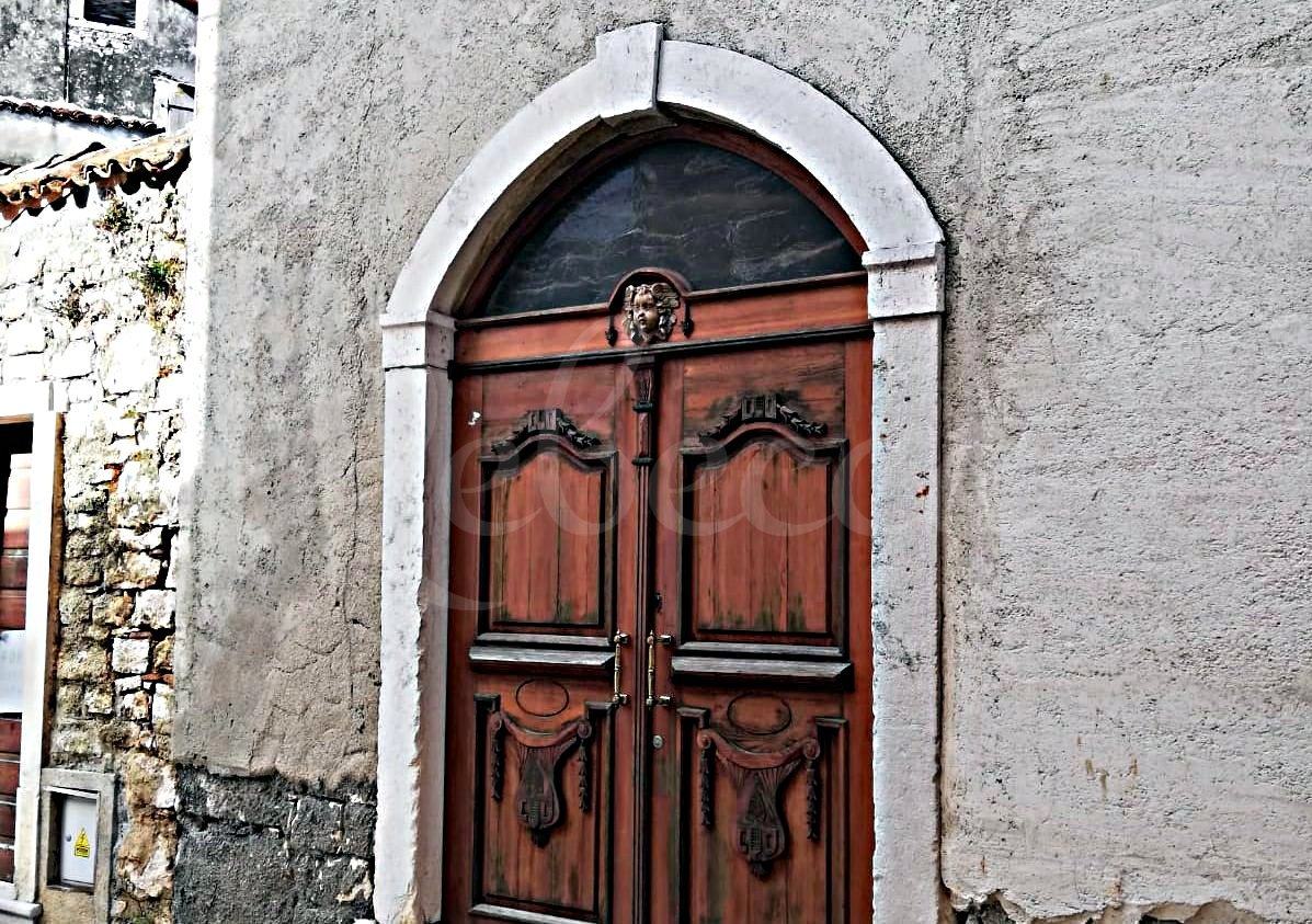 Autohtona kamena kuća iz 1889.godine u starogradskoj jezgri Bala (prodaja)