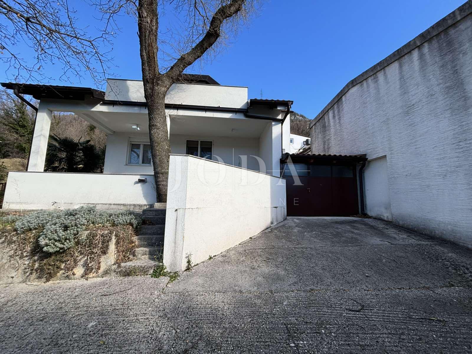 Bakarac, stan sa garažom i okućnicom (prodaja)
