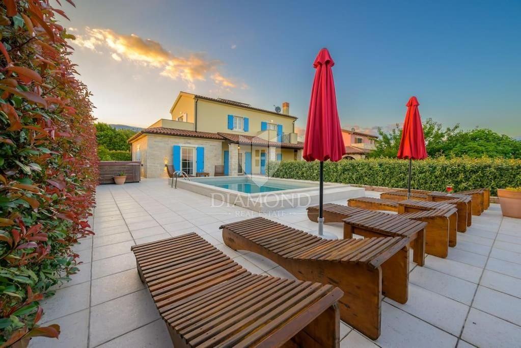 Barban, Villa u blizini mora (prodaja)