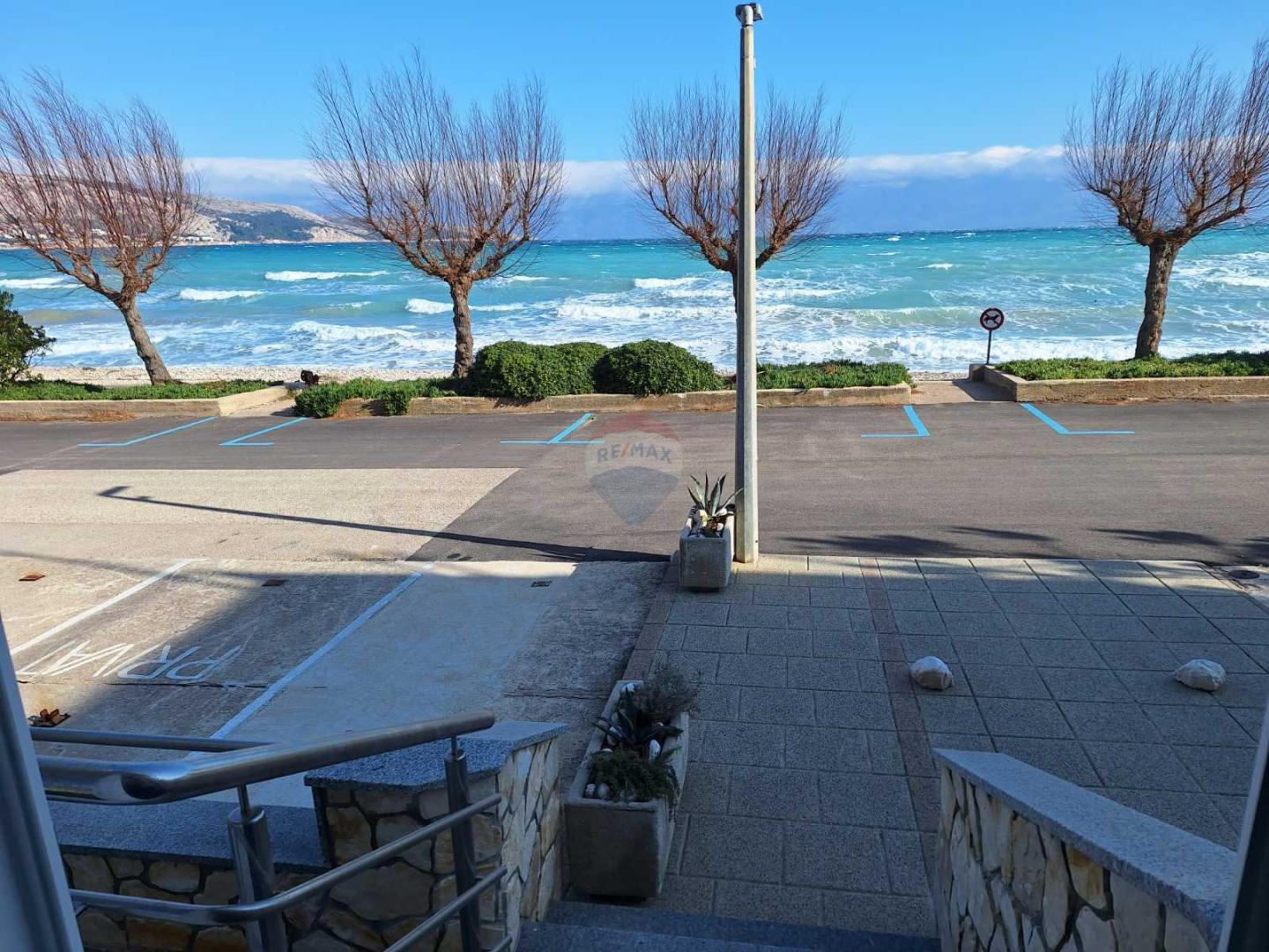 Baška - prekrasan stan na samom moru 54m2 (prodaja)