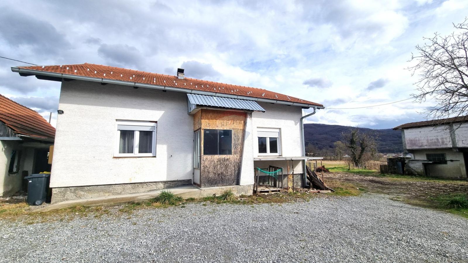 Bistra, kuća sa velikom okućnicom (prodaja)