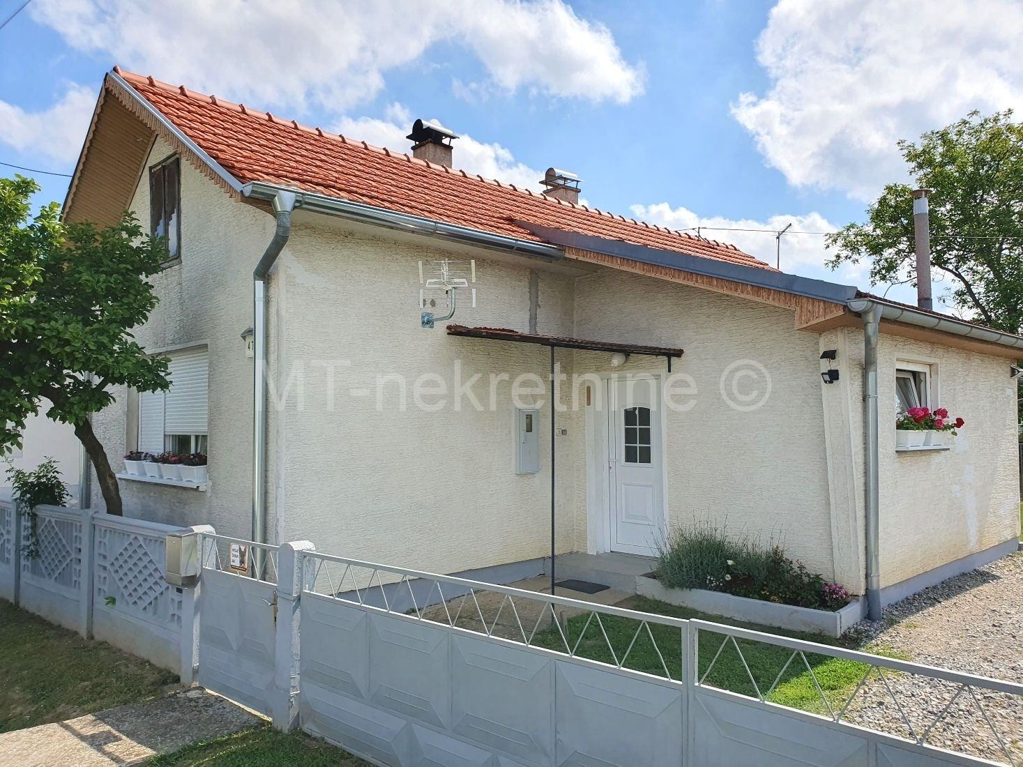 Bjelovar-bliža okolica, manja kuća, 93 m2 sa pomoćnim prostorijama ...