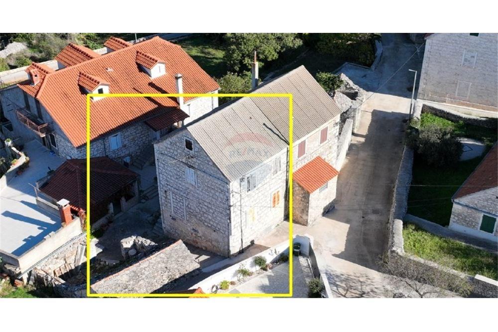 Brač, Nerežišća, Dračevica, kamena kuća na 3 etaže (prodaja)