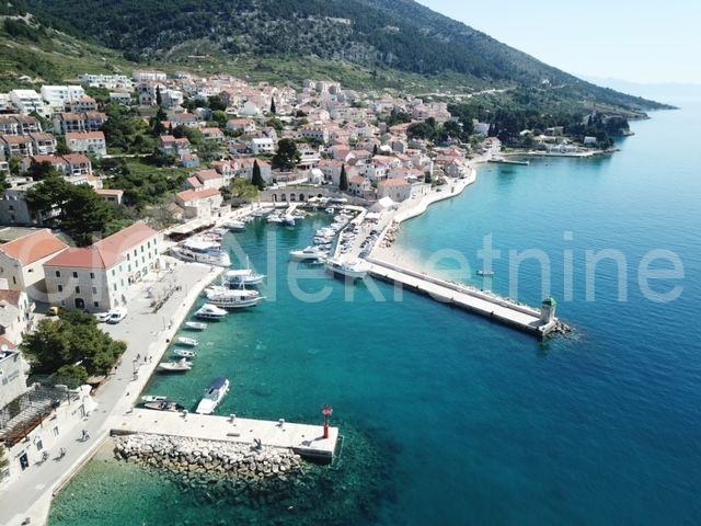 Brač, Splitska, građevinsko zemljište, prodaja