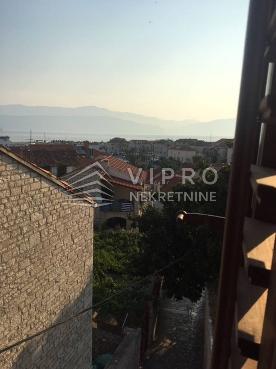 Brač, Supetar, dvojna kuća, 120 m2, 2-katnica, centar (prodaja)